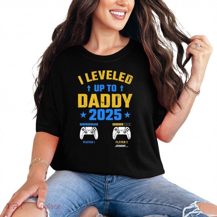 I Leveled Up To Daddy 2025 Father 2025 New Daddy 2025 Comfort Colors T ...